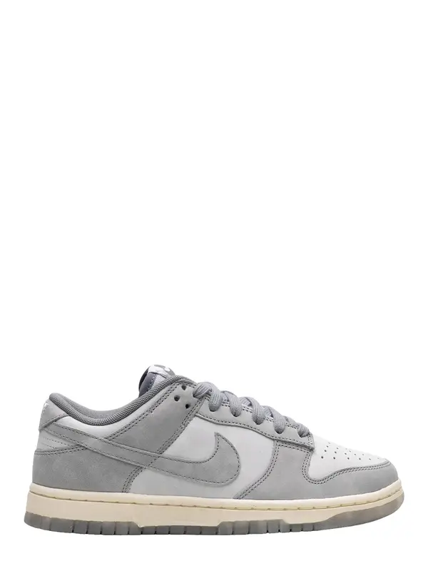 Nike Dunk Low Top Sneakers - Grey