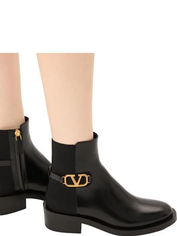 Valentino Garavani Vlogo Signature Calfskin Ankle Boots - Black