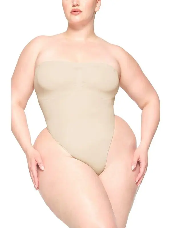 SKIMS Seamless Sculpt Strapless Bodysuit - Sand