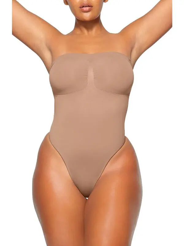 SKIMS Seamless Sculpt Strapless Bodysuit - Sienna