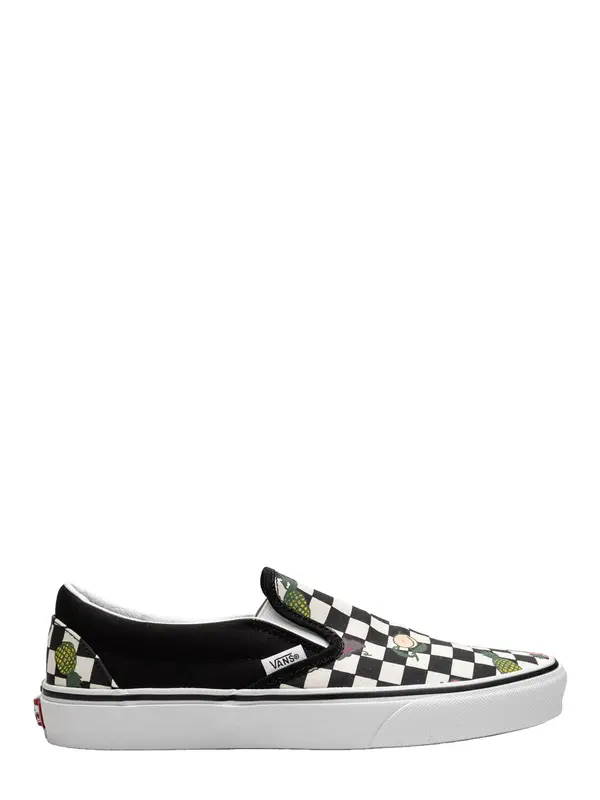 VANS Classic Slip-on Sneakers - Black