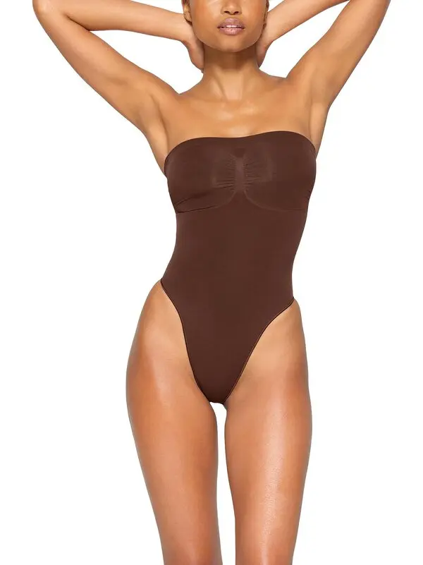 SKIMS Seamless Sculpt Strapless Thong Bodysuit - Cocoa