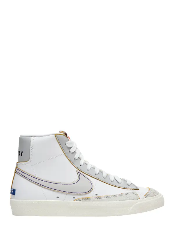Nike Wmns Blazer Mid '77 Sneakers - White