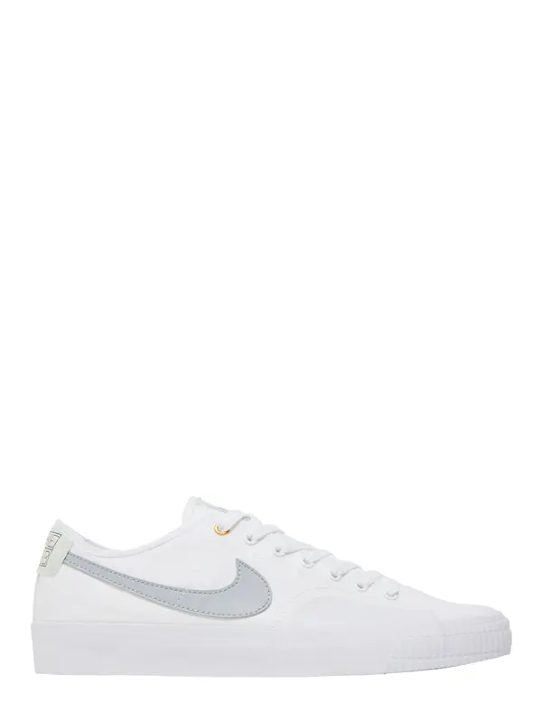 Nike Daan Van Der Linden X Blazer Court Sb Sneakers - White