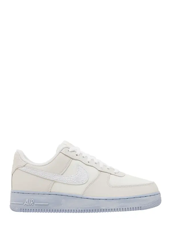 Nike Air Force 1 '07 Lv8 Emb Sneakers - White