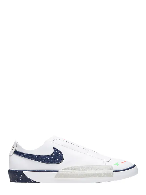 Nike Wmns Blazer Low 'planet Of Hoops' Sneakers - White