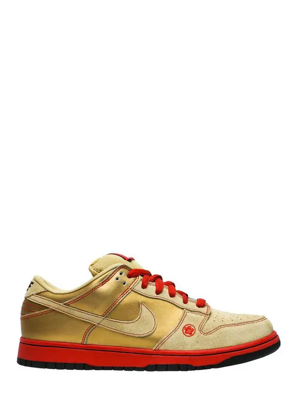 Nike Dunk Low Pro Sb 'money Cat' Sneakers - Gold