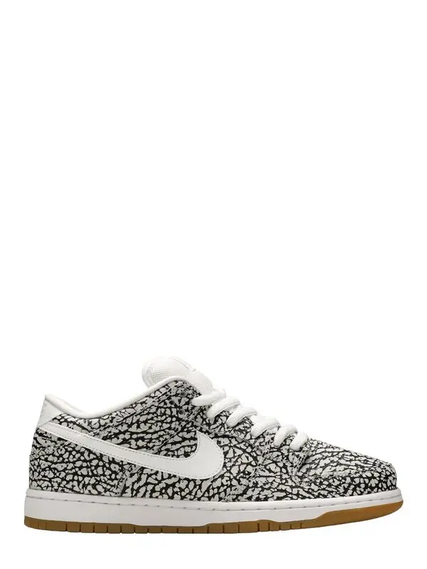 Nike Dunk Low 'road' Embossed Suede Sneakers - Grey