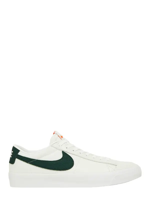 Nike Zoom Blazer Low Pro Gt Sb Sneakers - White