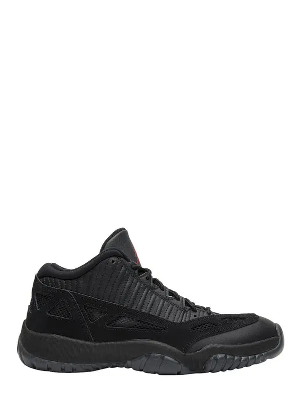 JORDAN Ie Low 'referee' Sneaker - Black