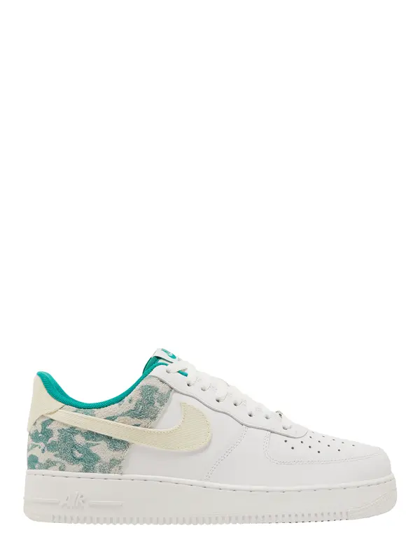 Nike Air Force 1 '07 Lv8 Sneakers - Cream