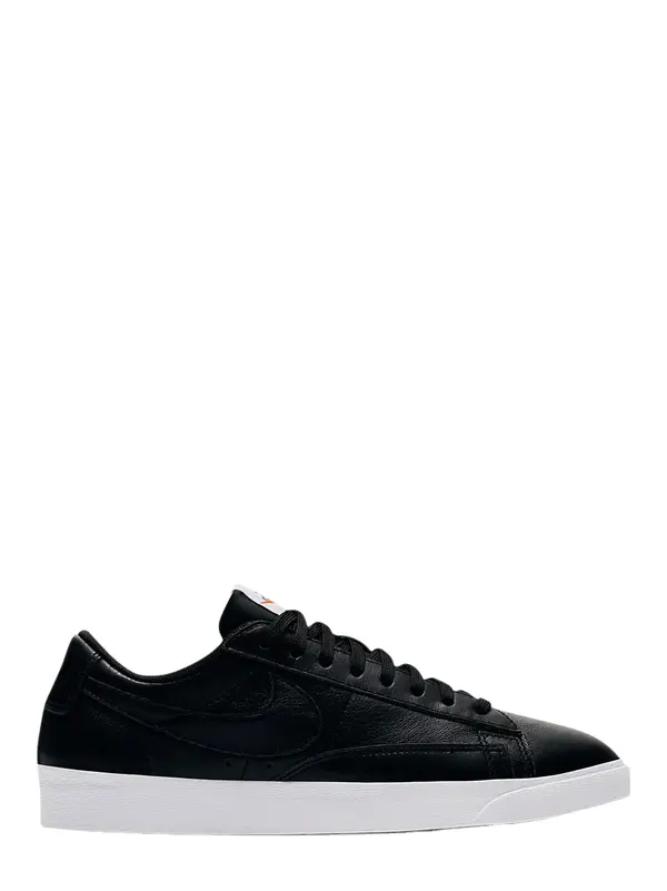 Nike Wmns Blazer Low Le Sneakers - Black