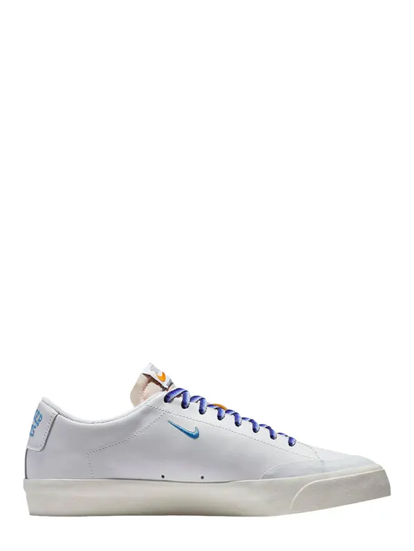 Nike Quartersnacks X Sb Blazer Low Xt Sneakers - White