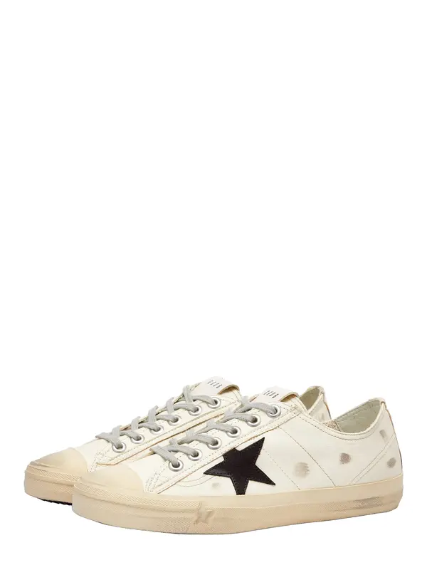 GOLDEN GOOSE V-star Leather Sneakers - Dirty White/black