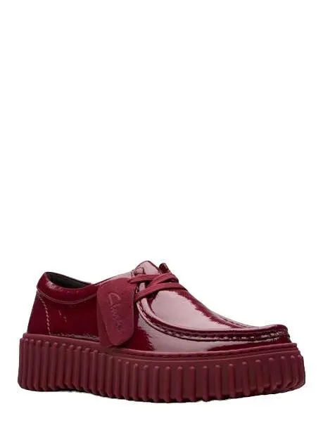Clarks Torhill Bee Chukka Sneaker - Burgundy Patent
