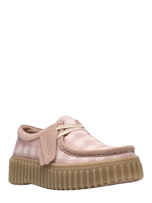 Clarks Torhill Bee Chukka Sneaker - Light Pink