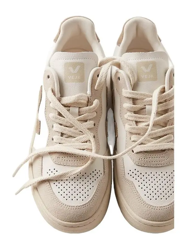 VEJA V-90 Sneakers - White/taupe