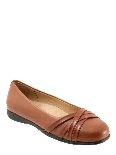 Trotters Daphne Leather Flats - Luggage