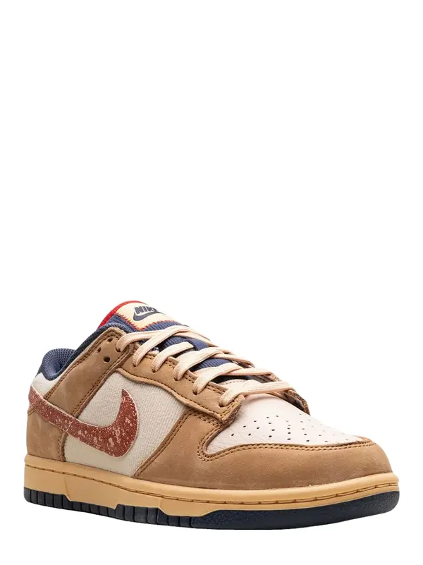 Nike Dunk Low Sneakers - Brown