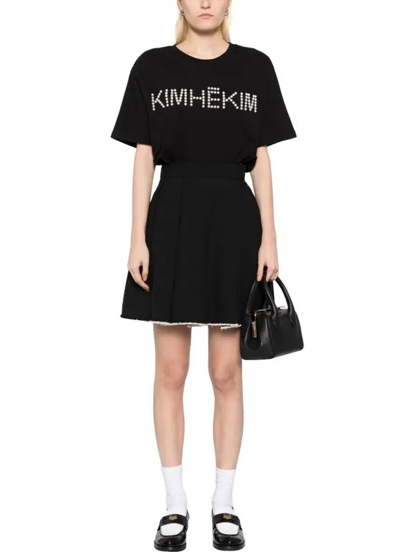 KIMHEKIM Faux Pearl Embellishment Logo T-shirt - Black