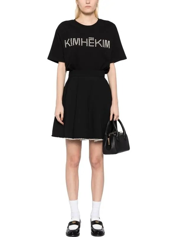 KIMHEKIM Faux Pearl Embellishment Logo T-shirt - Black