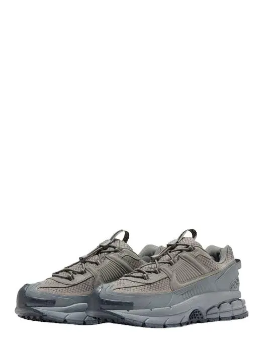Nike Zoom Vomero Roam Winterized Sneaker - Pewter/cool Grey