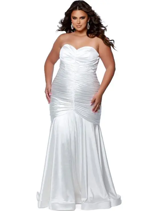 SYDNEY'S CLOSET Fitted Strapless Sweetheart Neckline Evening Gown - White