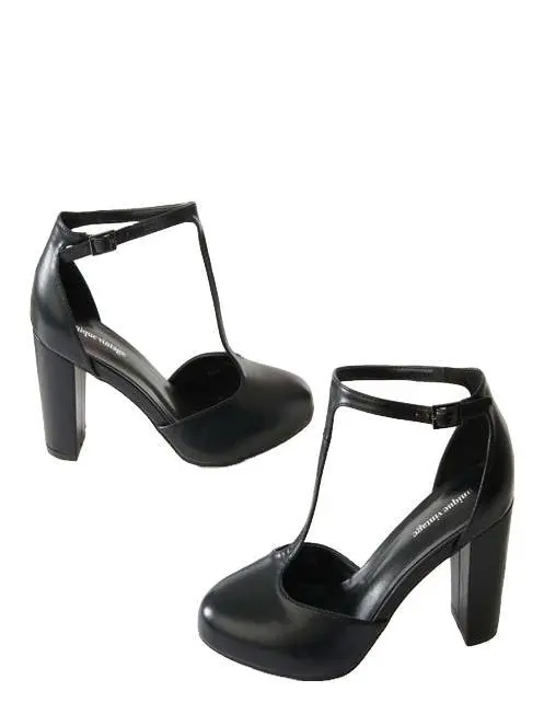 Unique Vintage Leatherette Astaire Pumps - Black