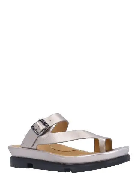 L'AMOUR DES PIEDS Alanza Toe Loop Sandal - Champagne
