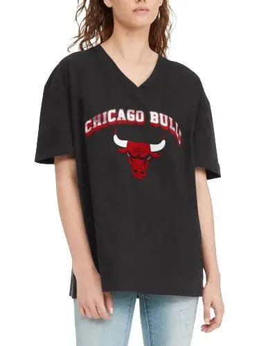 Tommy Hilfiger Chicago Bulls Graphic V-neck T-shirt - Black