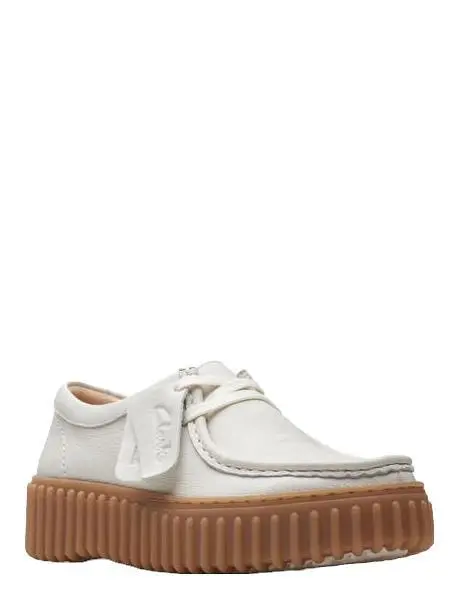 Clarks Torhill Bee Chukka Sneaker - Off White Leather