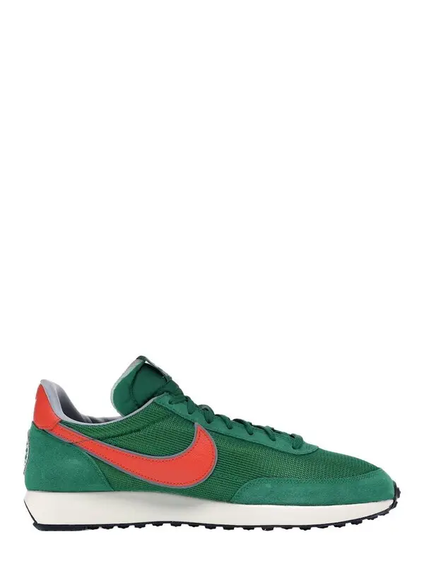 Nike Tailwind 79 Stranger Things Hawkins High School - Pine Green/cosmic Clay/sail