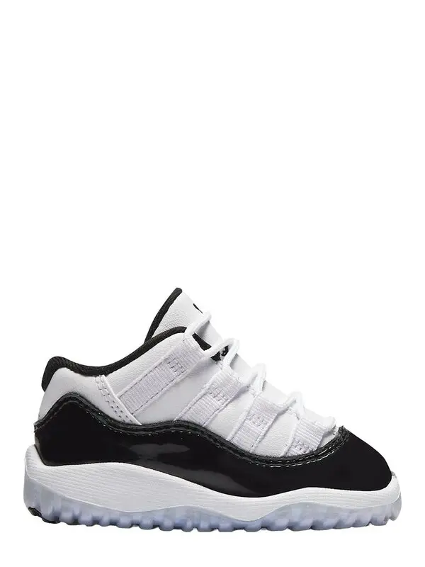 JORDAN 11 Retro Low Sneakers - White/black/emerald Rise