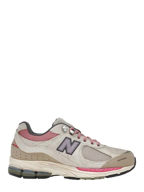 NEW BALANCE 2002r Hiking Pack Sneakers - Beige/purple/pink