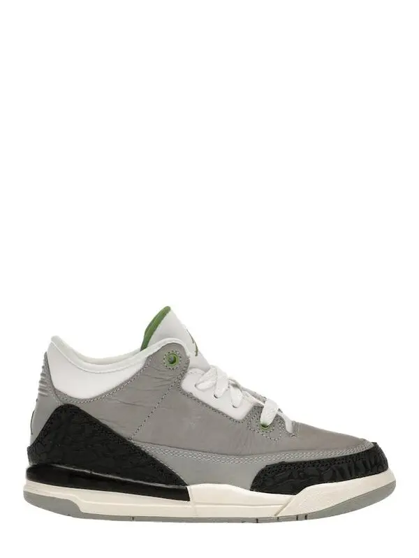 JORDAN 3 Retro Sneakers - Light Smoke Grey/chlorophyll/black