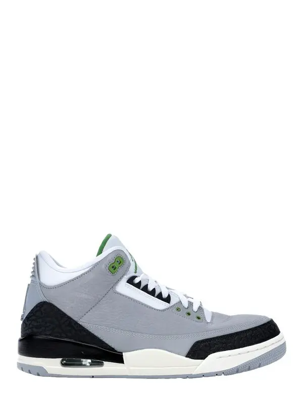 JORDAN 3 Retro Sneakers - Light Smoke Grey/chlorophyll/black