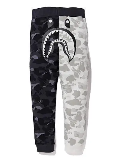 A BATHING APE X Neighborhood Split Camo Shark Sweatpants - Black/white