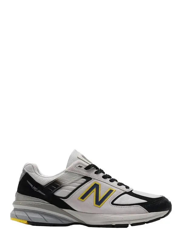 NEW BALANCE 990v5 Sneakers - Silver/black