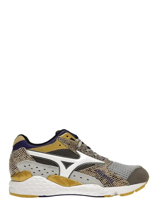 Mizuno Mondo Control 24 Kilates King Cobra Ii Sneakers - High Rise/ White/ Gold