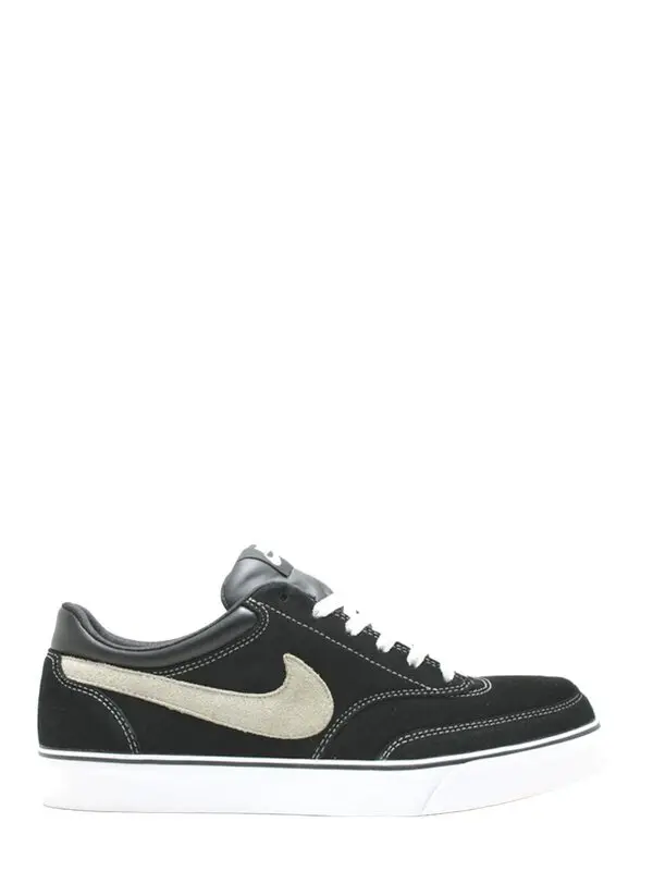 Nike Low Top Sneakers - Black/magnet