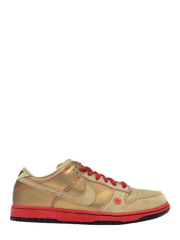 Nike Sb Dunk Low Sneakers - Gold Dust/metallic Gold