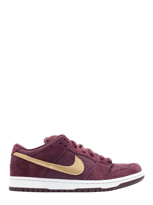 Nike Sb Dunk Low Uk Passportin Sneakers - Deep Burgundy/metallic Gold