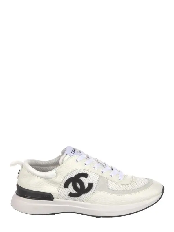 Chanel Cc Logo Trainer - White/black