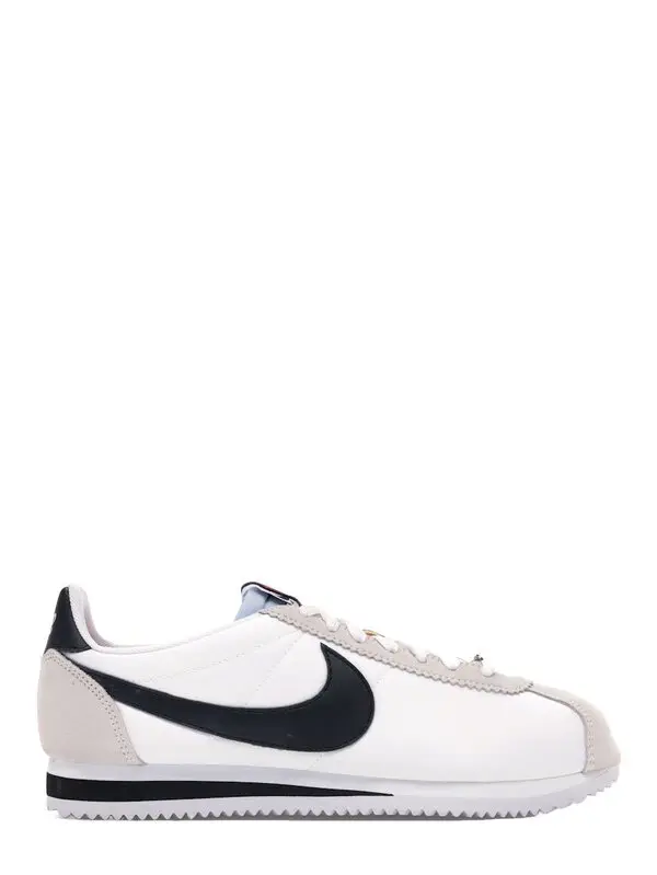 Nike Classic Cortez Be True Sneakers - White/black/summit White