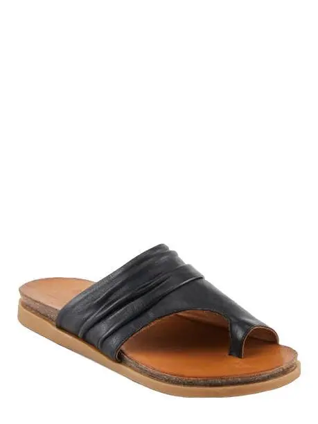 SPRING STEP SHOES Bates Toe Loop Sandal - Black
