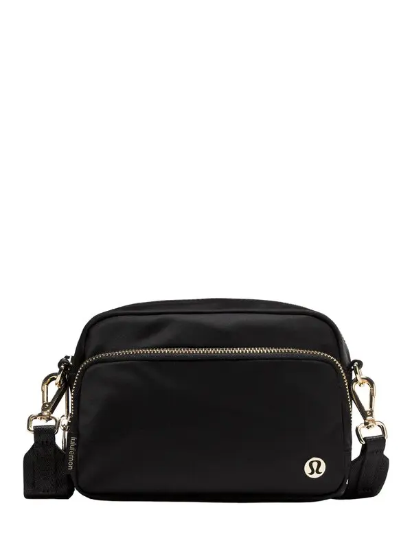 Lululemon Everywhere Crossbody Bag 2l - Black/gold