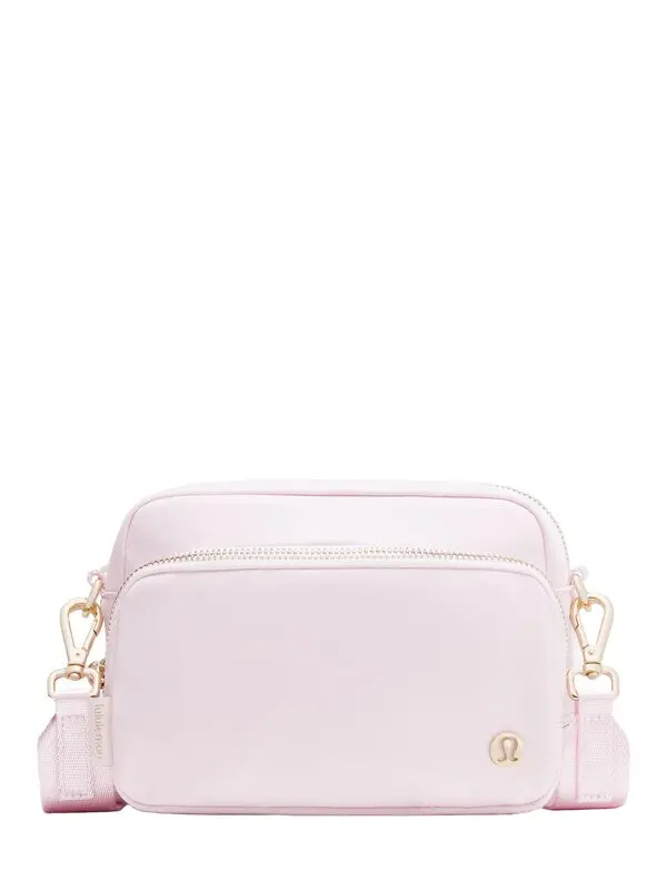 Lululemon Everywhere Crossbody Bag 2l - Blissful Pink/gold