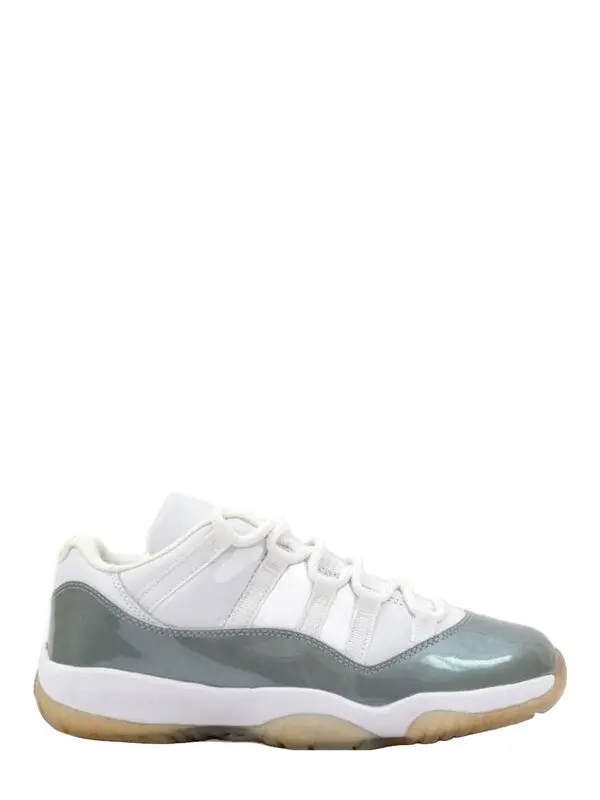 JORDAN 11 Retro Low Sneakers - White/metallic Silver