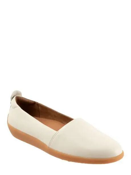 Softwalk Deva Flat - Off White