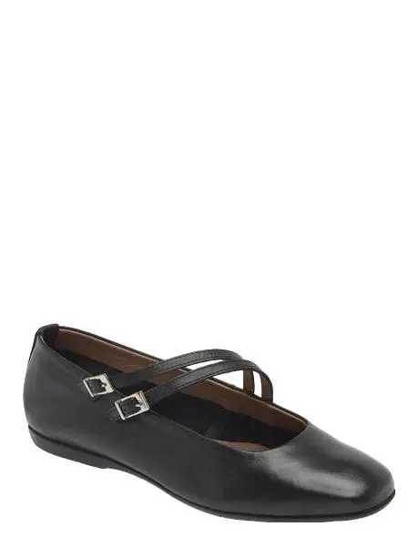 WONDERS Asymmetric Strap Flat - Black Leather